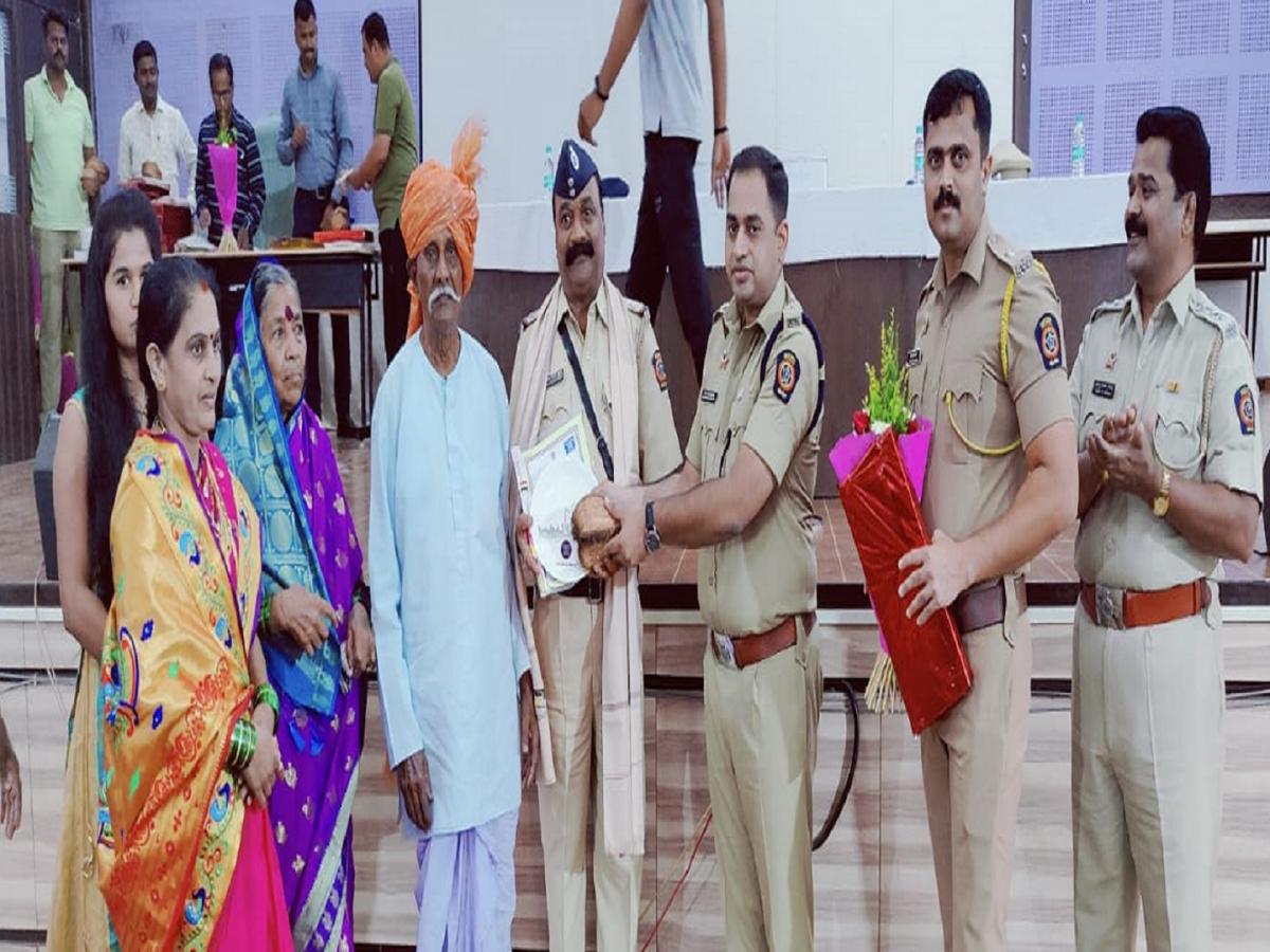 सेवानिवृत्तीच्या दिवशीच बनले साहेब, कोल्हापूर पोलीस दलातील ११ जणांना ...