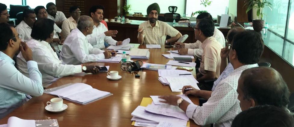 तळोजा एमआयडीसी- बदलापूर पाइपलाइन रस्त्याच्या कामाला मुख्यमंत्र्यांच्या ...