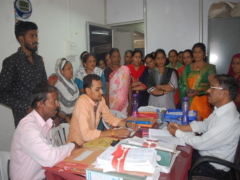 सिडको कार्यालयावर महिलांची धडक Chhatrapati sambhajinagar Marathi News ...