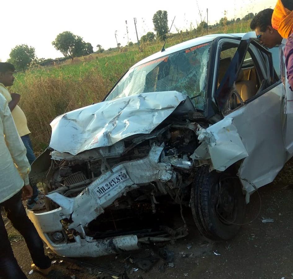 परभणी : कार-जीप अपघातात चालक ठार Parabhani Marathi News | Parbhani: The ...