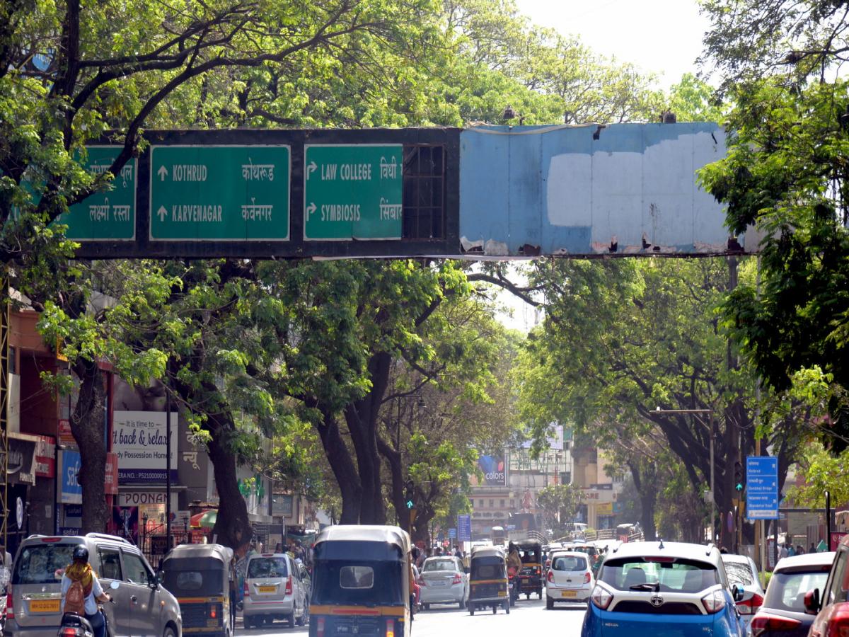 पुणेकर प्रवासी झाले दिशाहीन :दिशादर्शकांची दयनीय अवस्था Pune Marathi ...