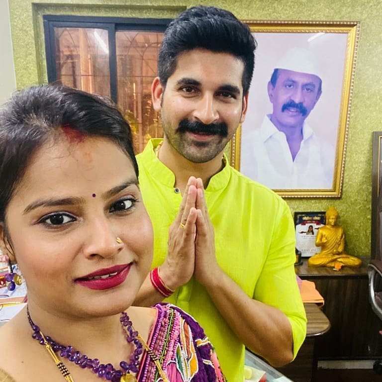 अभिनेता अक्षय वाघमारे होणार बाबा, फोटो शेअर करत दिली गोड बातमी ...