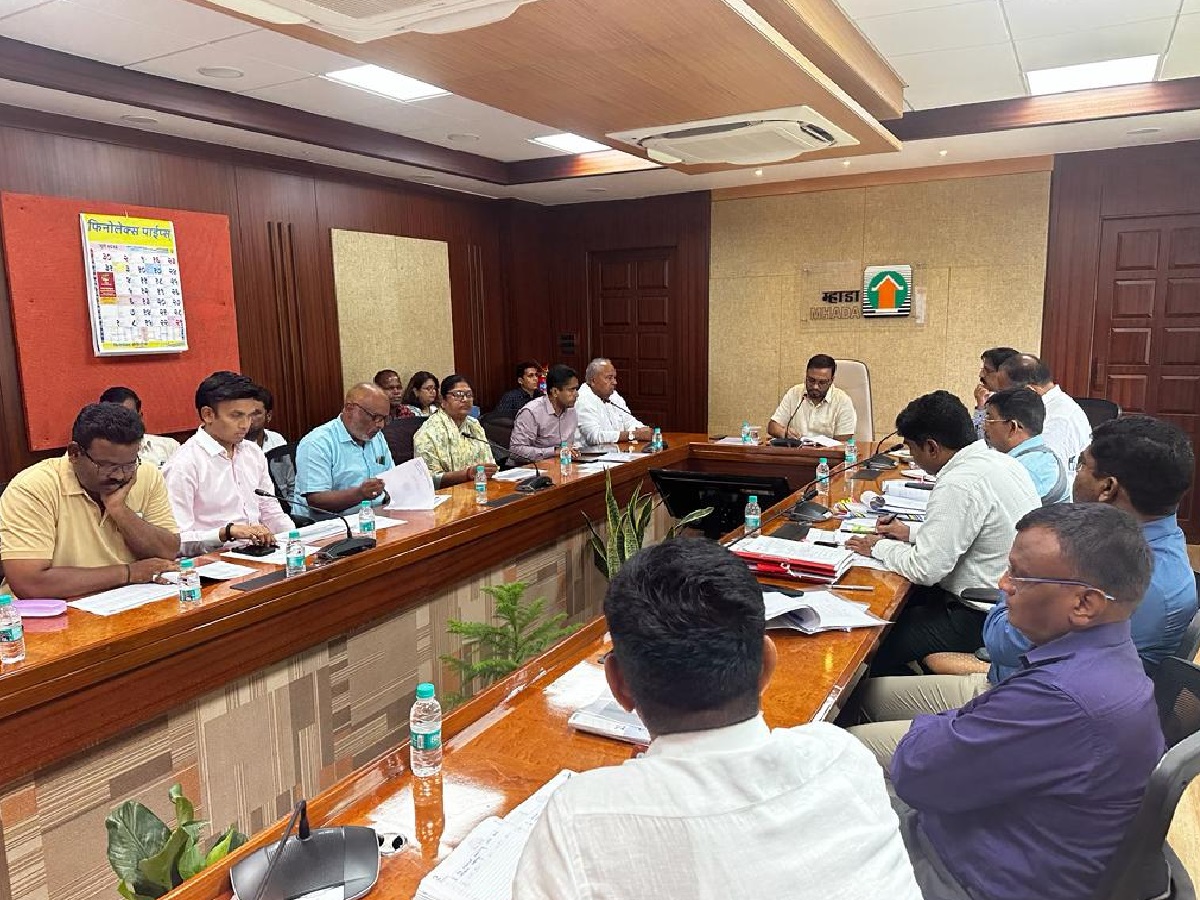 सोलापूर रे नगर गृहनिर्माण प्रकल्पाच्या पहिल्या टप्प्यातील १५ हजार ...