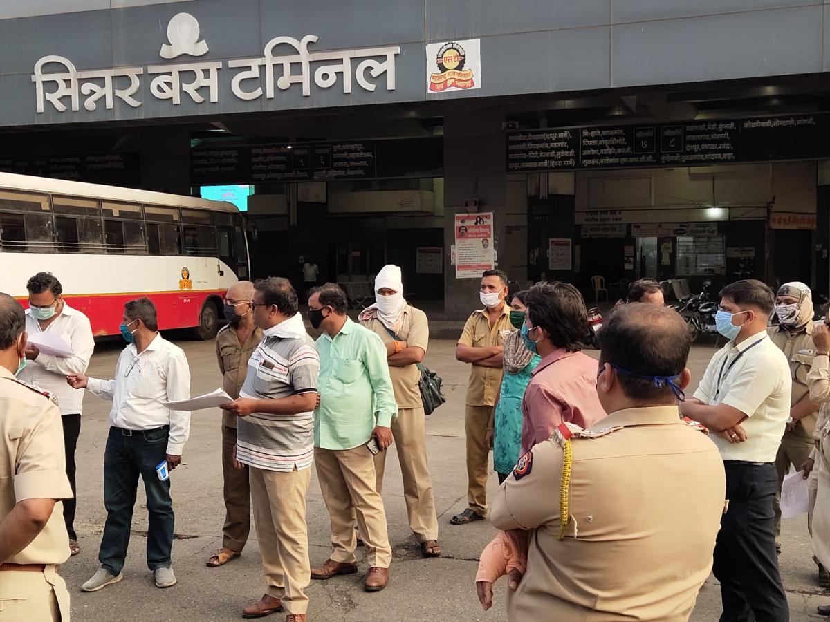 सिन्नरला पाच बसेसमधून ११० परप्रांतीय गावाकडे रवाना Nashik Marathi News ...