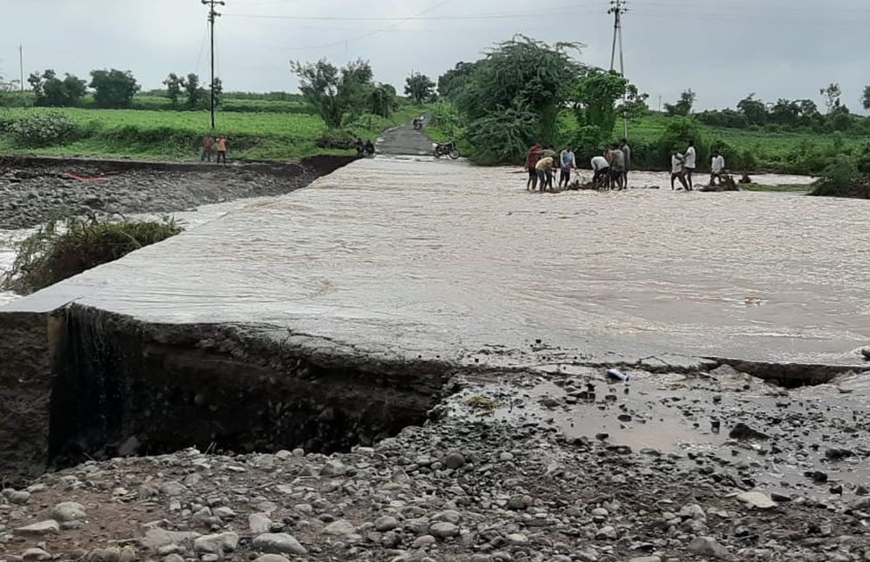 फरशीपूल तुटल्याने तळोदा तालुक्यातील चार गावे संपर्काबाहेर Nandurbar ...
