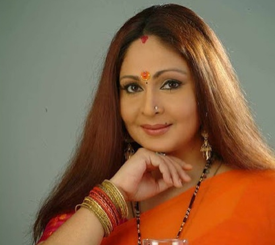 Rati Agnihotri Birthday Special : रती अग्निहोत्री यांचा पहिलाच चित्रपट ...