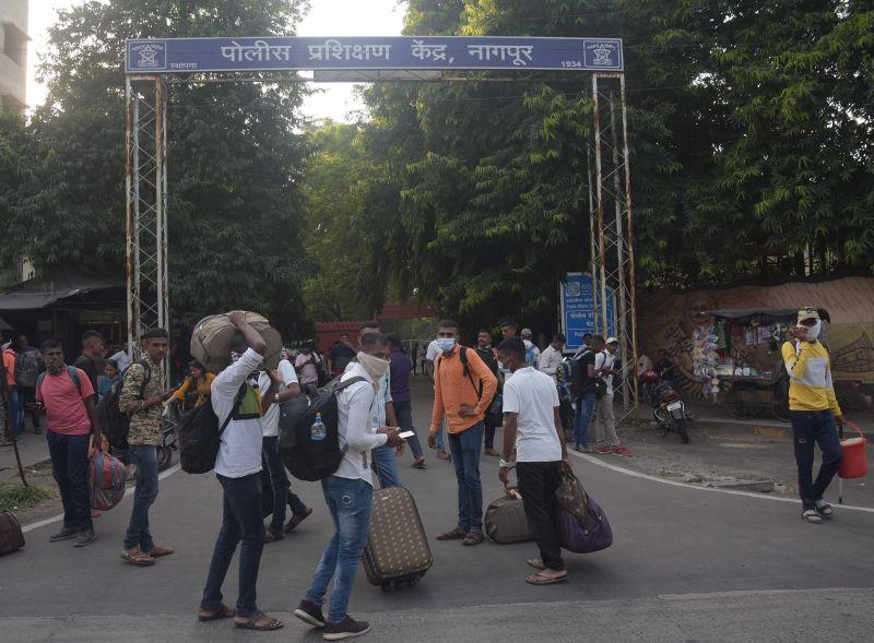 गणवेशासाठी महाराष्ट्र सुरक्षा दलाच्या जवानांकडून आंदोलन Nagpur Marathi News | Agitation by ...