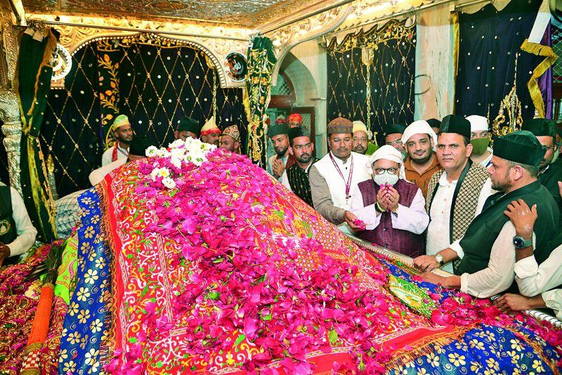 ताजुद्दीन बाबांनी मने जाेडण्याचा विचार दिला Nagpur Marathi News ...