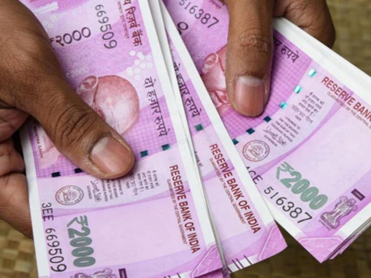 ५० टक्के गुलाबी नोटा आल्या परत; १.८० लाख कोटी रुपये बॅंकांमध्ये आले ...