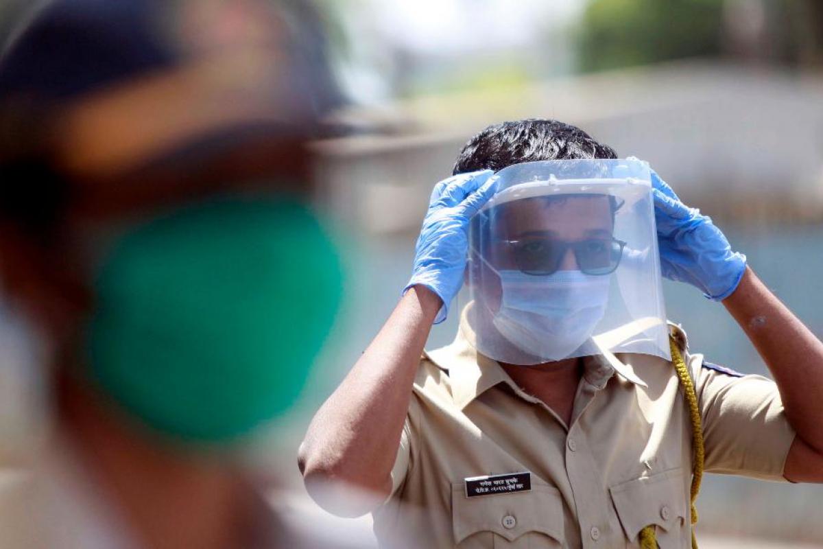 मुंबई पोलीस दलातील १८७१ जणांना कोरोनाची बाधा Mumbai Marathi News | 1871 ...