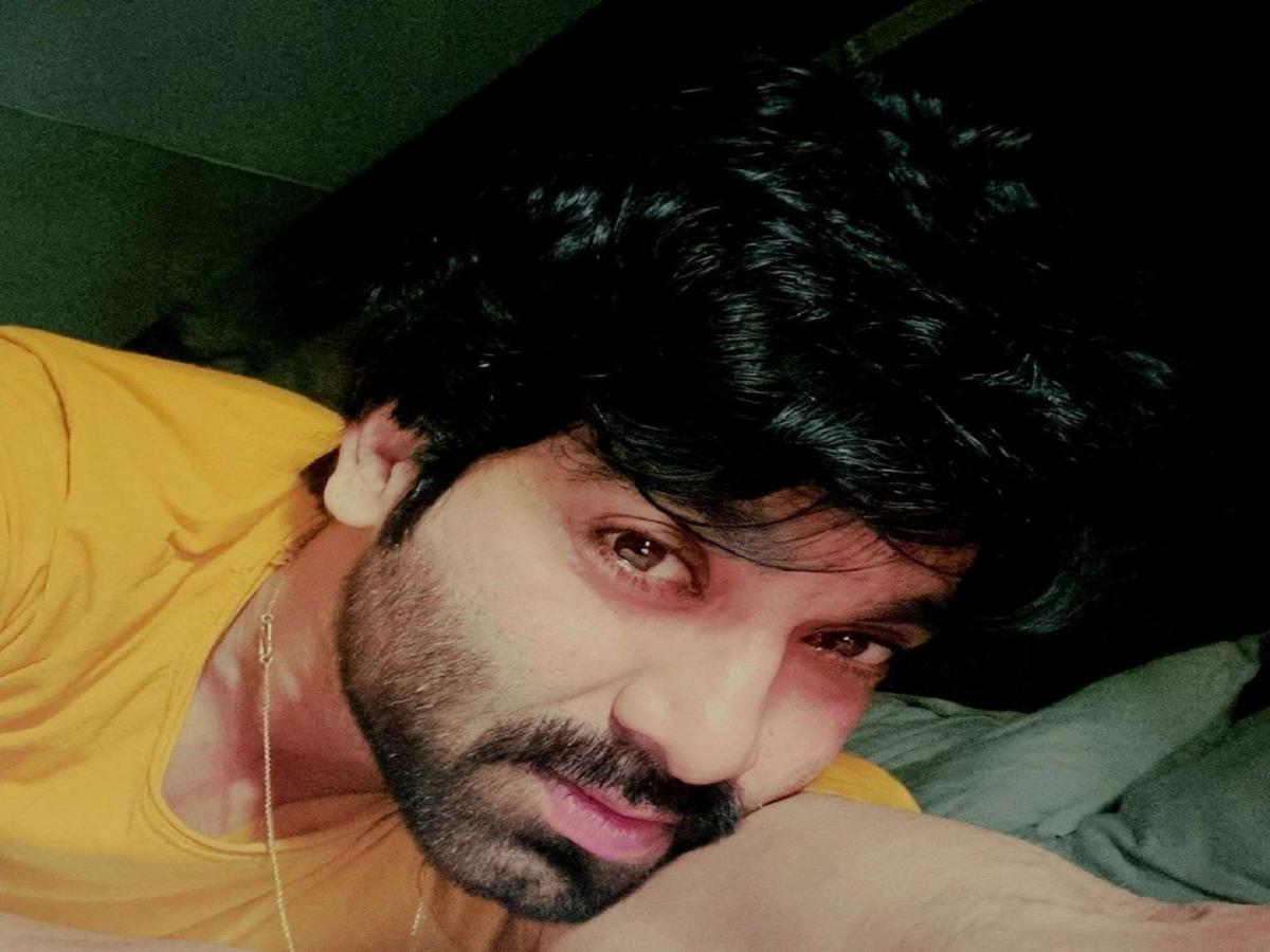 Santosh Juvekar : ‘कळू दे ना मग सगळ्यांना हा चिकना माल ह्या कंपनीचा आहे ...