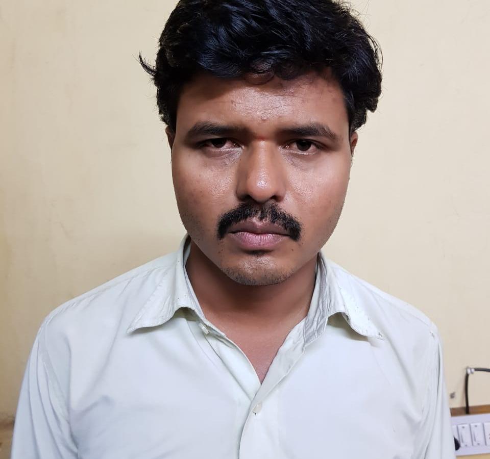 कोल्हापूर : युवती आत्महत्येचा प्रयत्न केल्याप्रकरणी पंढरीनाथ पाटील ...