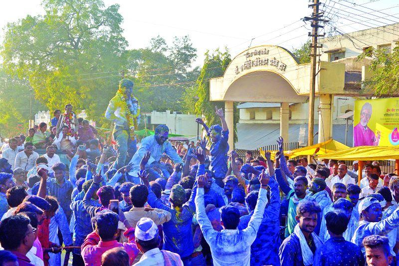 Akola ZP : अखेरच्या पाच मिनिटात चवथे सभापतीपदही ताब्यात Akola Marathi ...