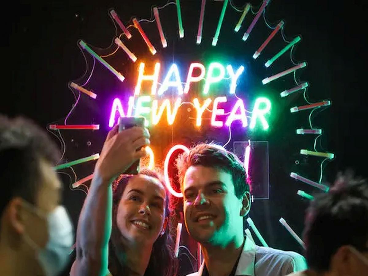 थर्टी फर्स्टचा जल्लोष पहाटेपर्यंत! हॉटेल आणि बार पहाटे ५ वाजेपर्यंत ...