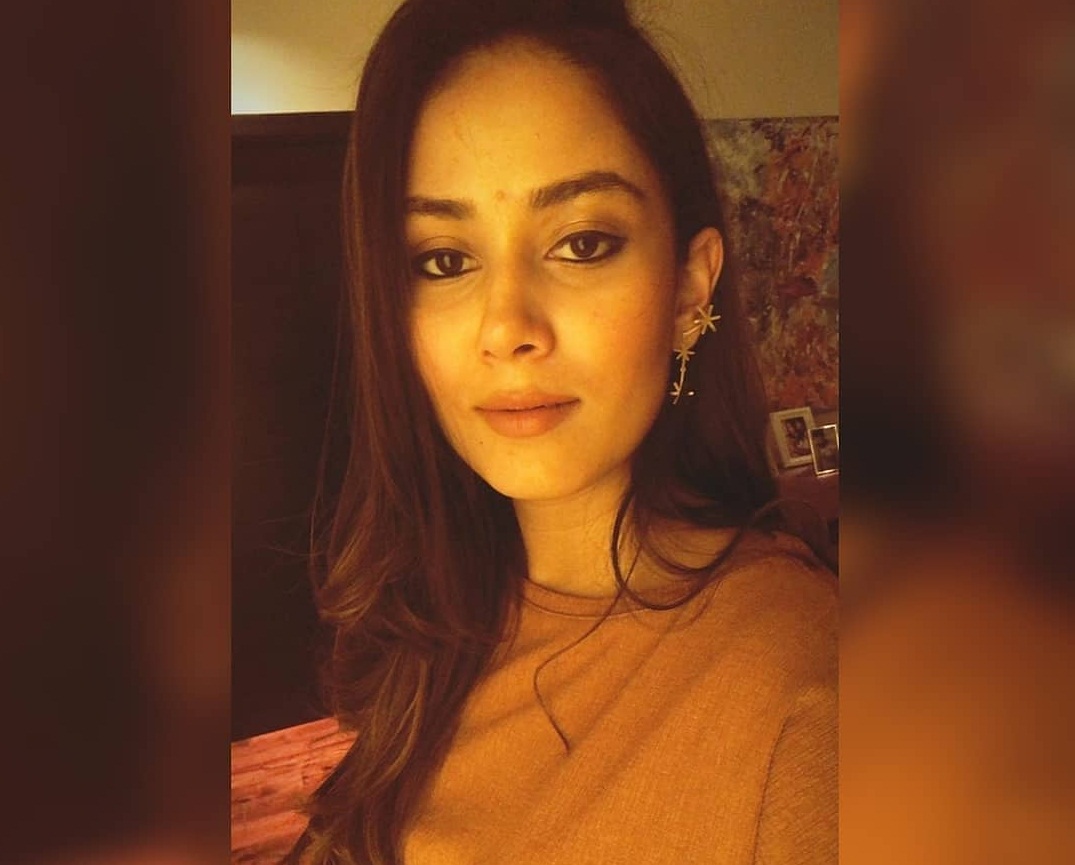 मुंबईकर पावसाने त्रासले अन् मीरा राजपूत ‘बिंदी बम्प’ने! वाचा, काय आहे ...