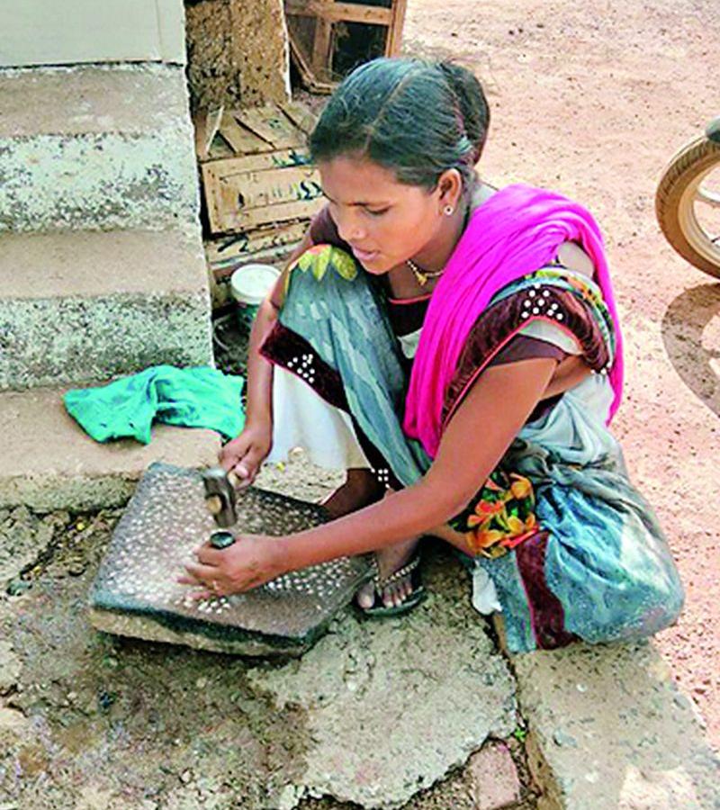 दगडी पाटा, वरवंटा ग्रामीण भागाचा मिक्सर Chandrapur Marathi News | Stone ...