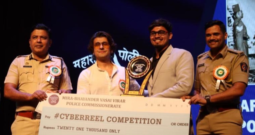पोलिसांच्या सायबर रिल्स स्पर्धेत विकास गौतम प्रथम पुरस्कार Thane Marathi News | vikas gautam ...