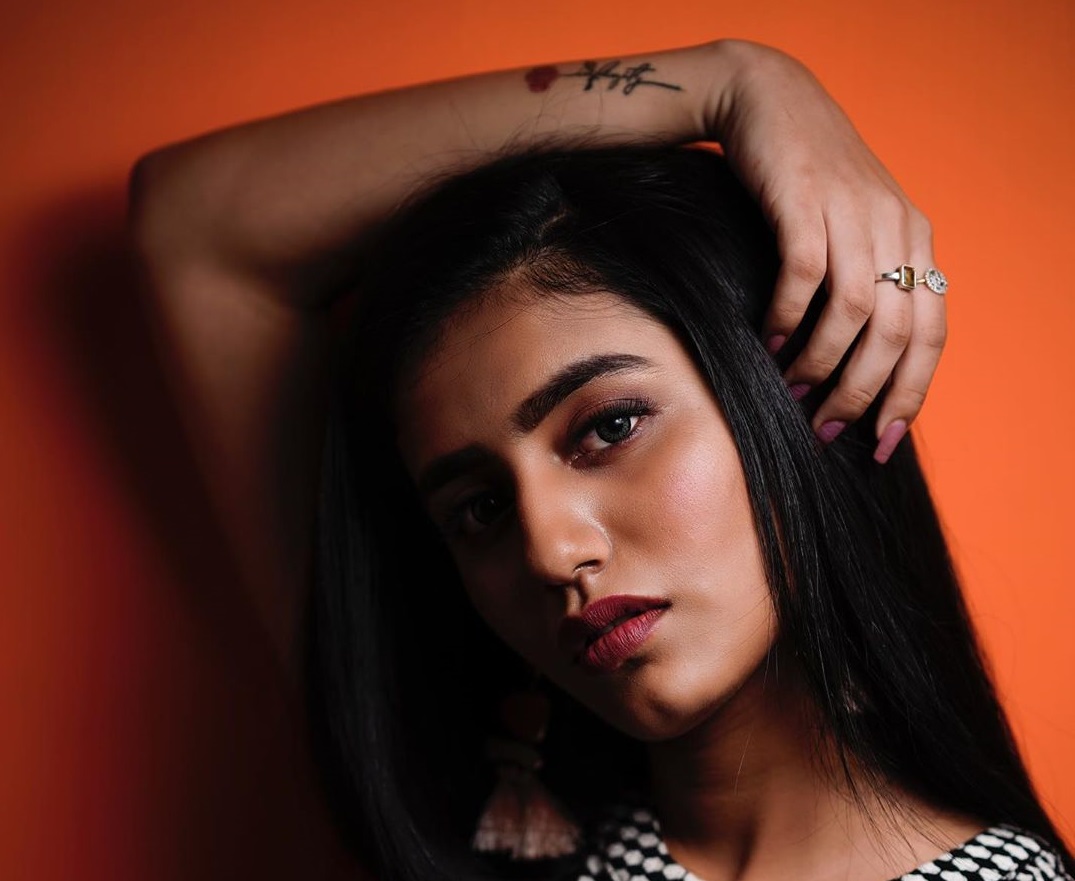 Stunning! वेड लावतील ‘एक्सप्रेशन क्वीन’ प्रिया प्रकाश वारियरच्या अदा ...