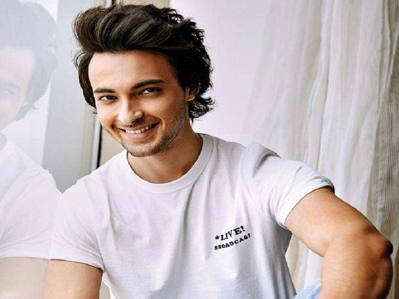 ‘ग्लॅमरसोबतच गिरवतोय अभिनयाचेही धडे!’-अभिनेता आयुष शर्मा - Marathi News ...