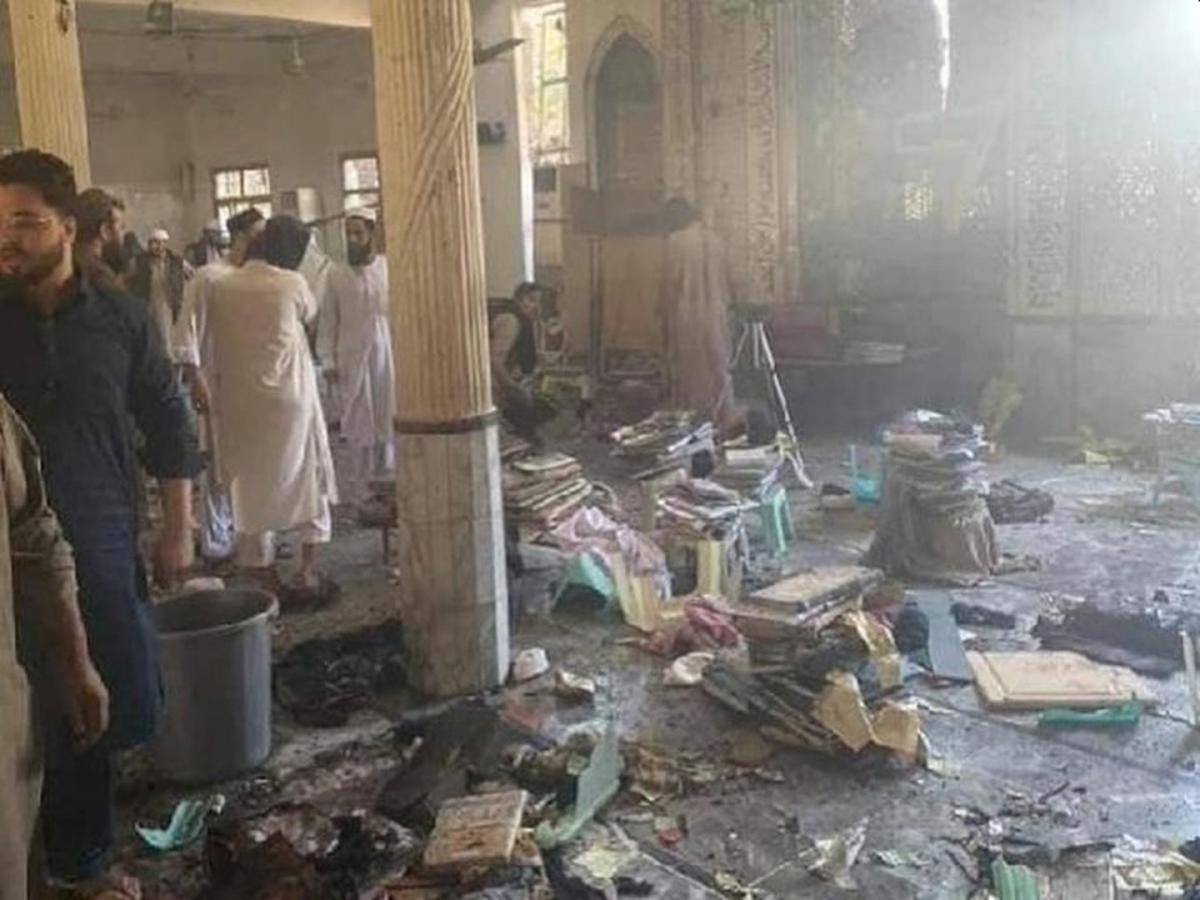 Peshawar Suicide Attack: पाकिस्तानमधील जामा मशीदीमध्ये भीषण बॉम्बस्फोट ...