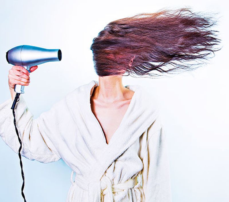 भयंकर! हेअर ड्रायरचा भीषण स्फोट; महिलेने गमावले हात, थरकाप उडवणारी घटना ...