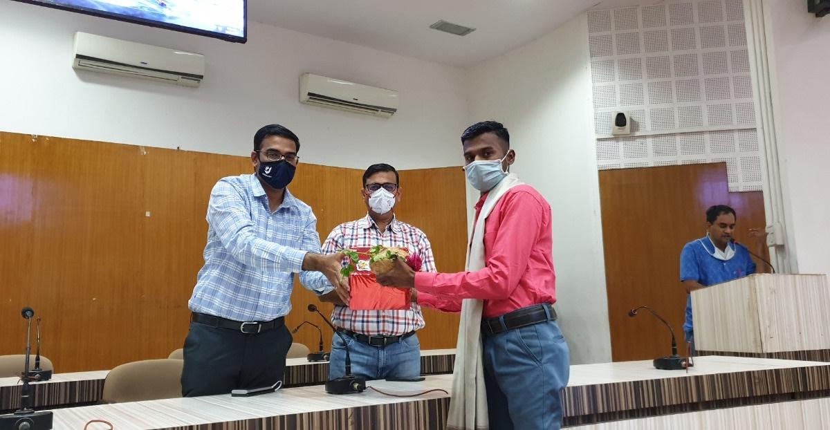 महाराष्ट्र भ्रमंती करणाऱ्या सायकलस्वारासोबत 'जळगाव सायकलिस्ट'ची पद्मालय ...