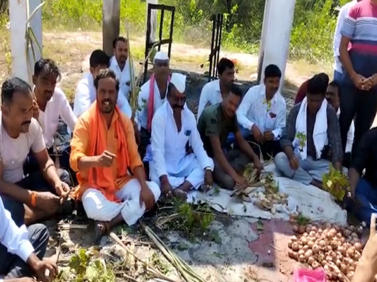 'शासनाकडून मदतीचे पाऊले नाहीत'; अतिवृष्टीग्रस्त शेतकऱ्यांनी केली ...