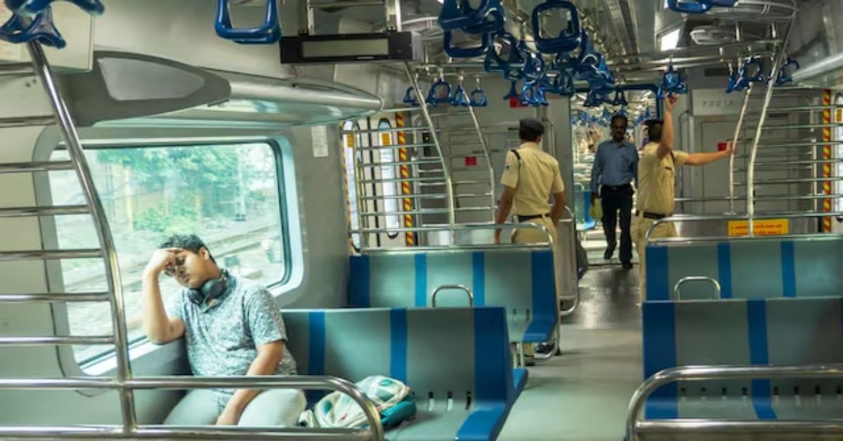 Mumbai AC Local: एसी लोकलच्या डब्यातील दरवाजा २ दिवसांपासून उघडलाच नाही! Mumbai Marathi News ...