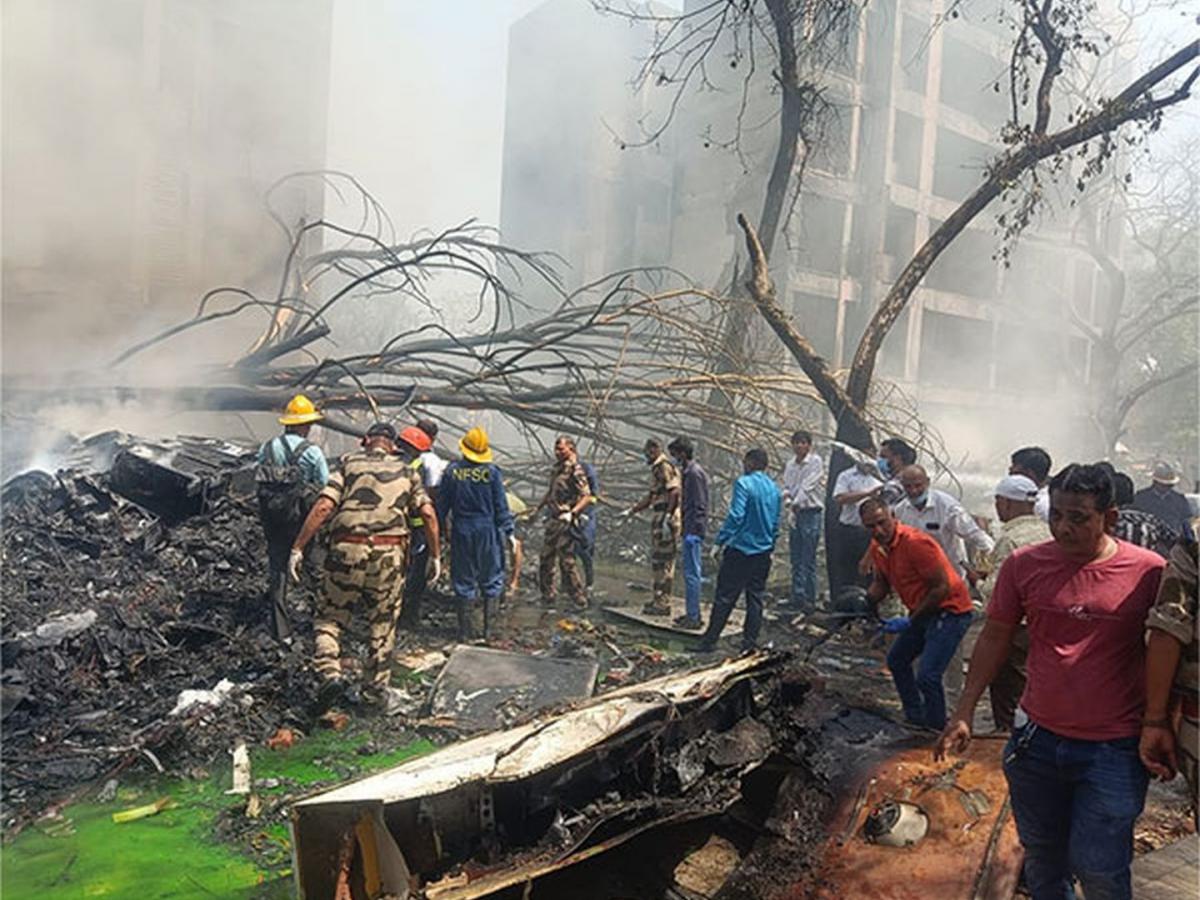 अपघातग्रस्त विमानात ४ क्रू मेंबर्स अन् ५ प्रवासी मराठी, केबिन क्रू ...