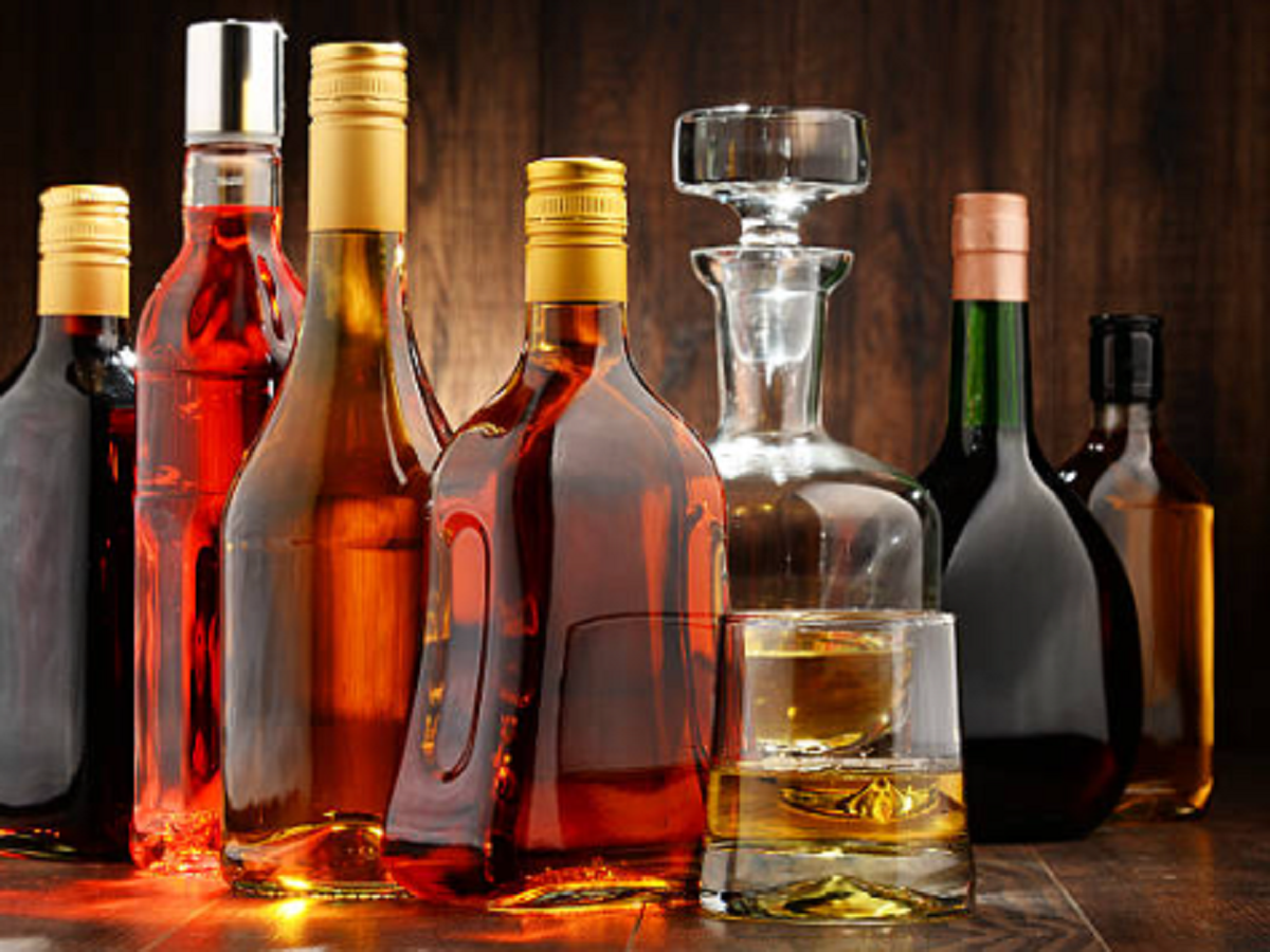 बीडीओंची सही पाहिजे तर दारूचे दोन खंबे द्या; दोन लाचखोर ग्रामसेवकांवर ...