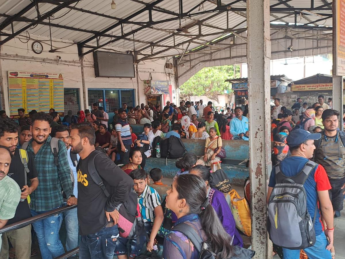 जलवाहतूक बंद, एसटी बसवर आला लोड; अलिबाग आगारात प्रवाशांची गर्दी Raigad ...