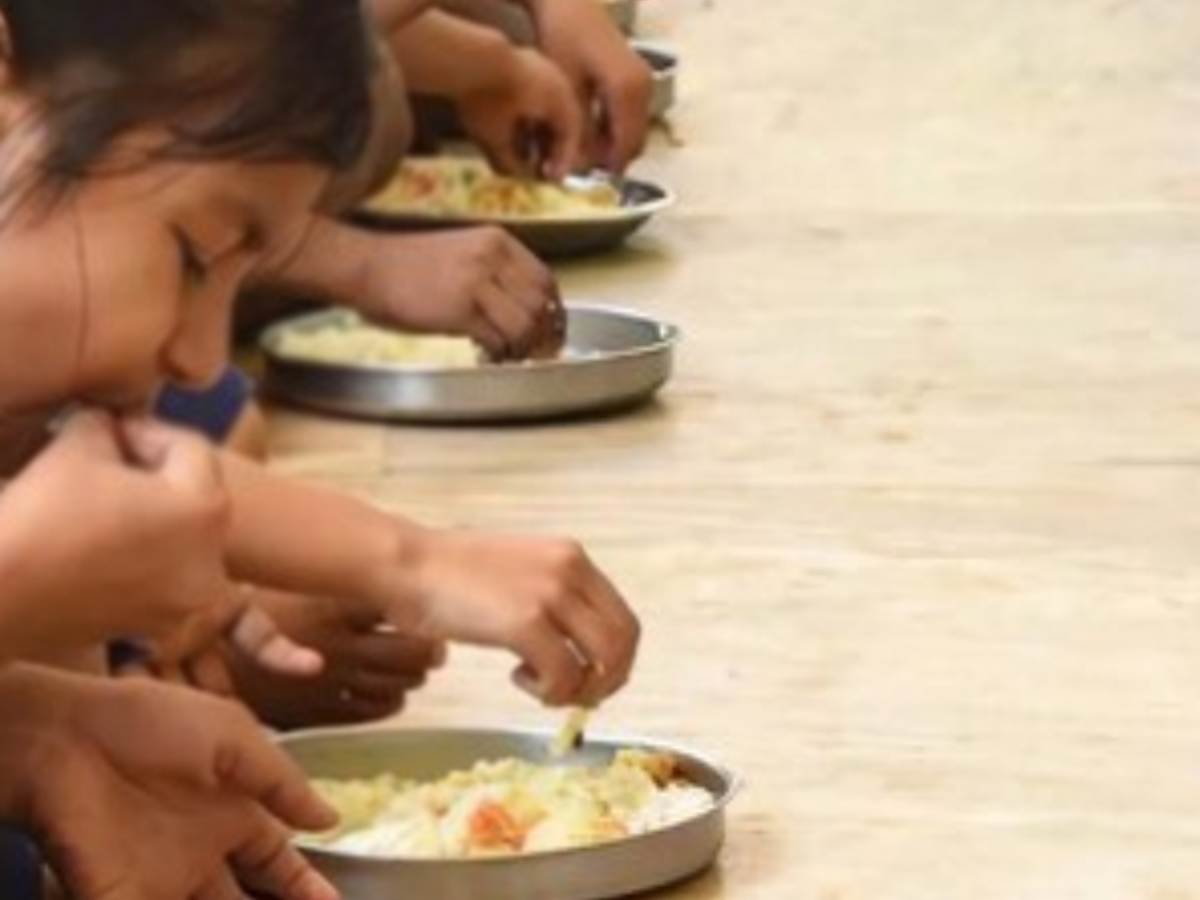 माध्यान्ह आहारात अळ्या: कारवाईसाठी १४ दिवस थांबा Goa Marathi News ...