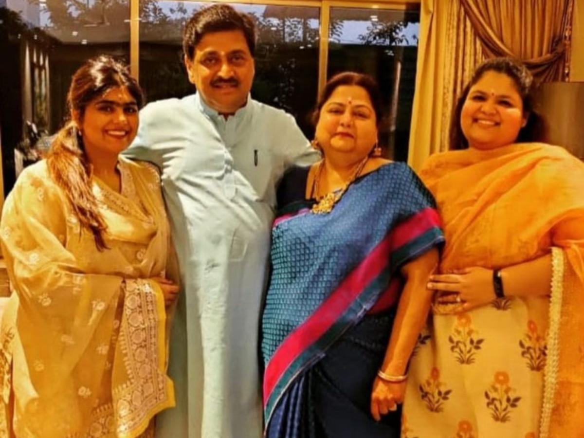 मी रिटायर्ड, श्रीजयाची इच्छा असल्यास भोकरच्या रिंगणात; अमिता चव्हाण ...