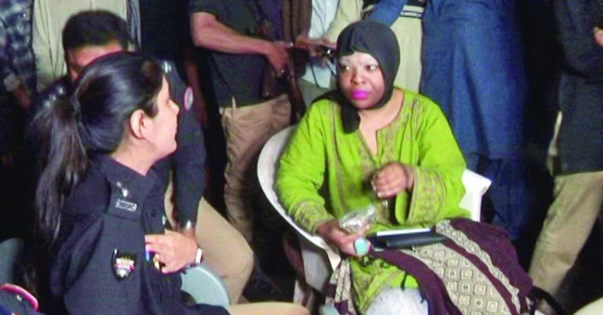 जगभर: अमेरिकन प्रेयसी, पाकिस्तानी प्रियकर; तो १९ वर्षांचा अन् ती ३५ ...