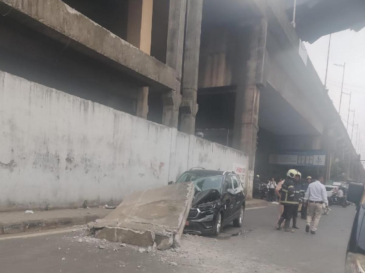 अंधेरी उड्डाणपुलाखाली खासगी बांधकामाचा स्लॅब कोसळला Mumbai Marathi News ...