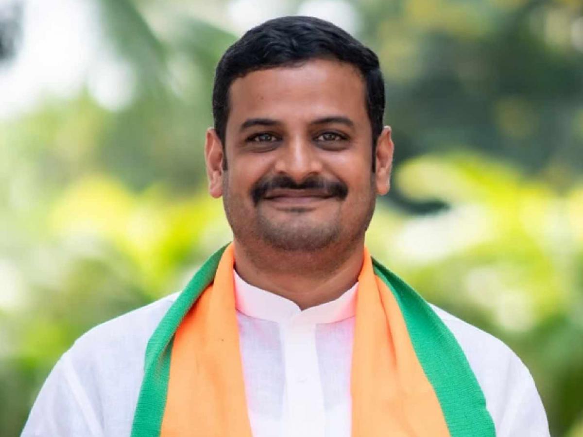 भाजपाचे नवनिर्वाचित खासदार अनुप धोत्रे यांच्या निवडणुकीला हायकोर्टात ...