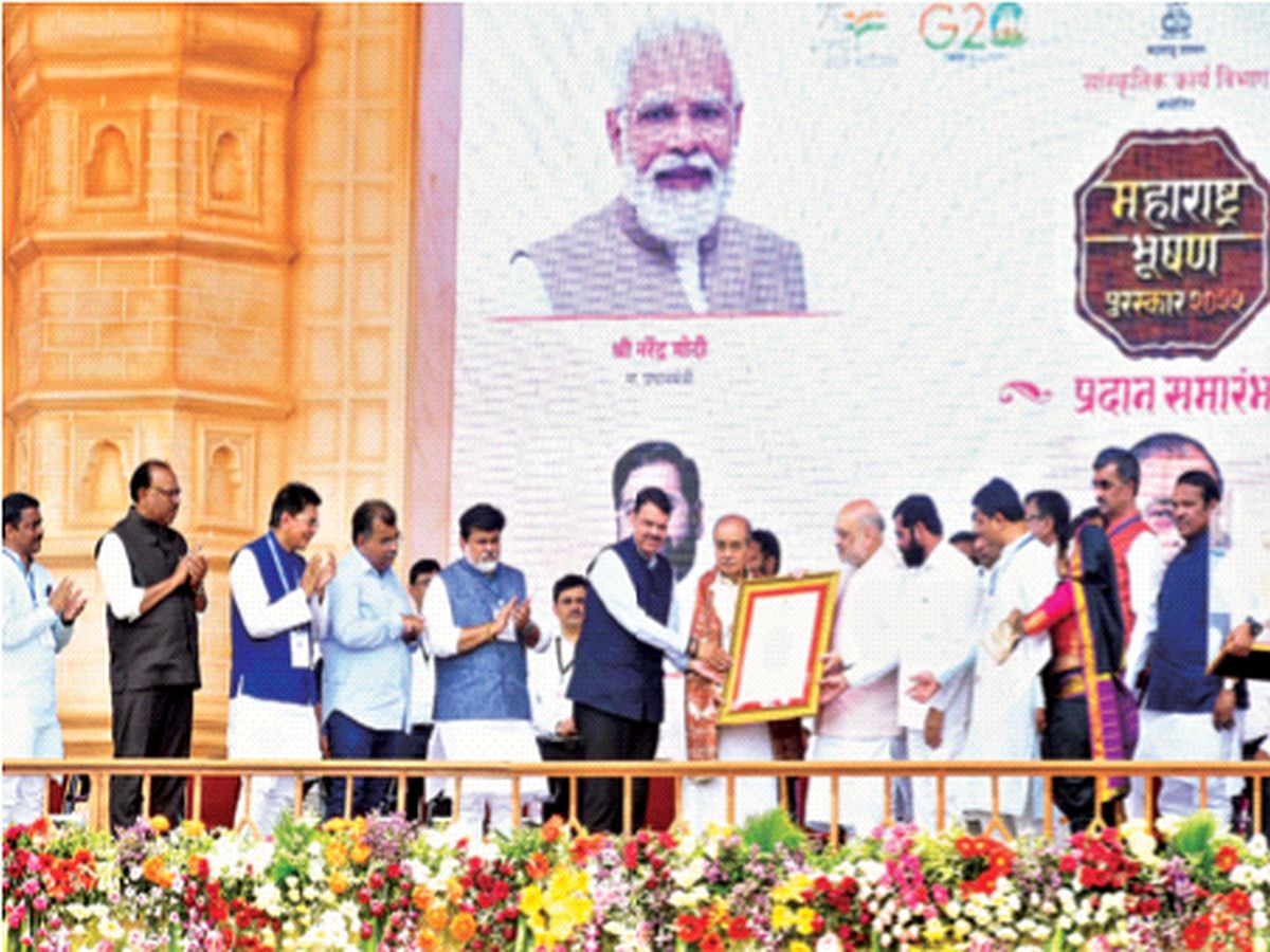 Appasaheb Dharmadhikari: आप्पासाहेब धर्माधिकारी यांना महाराष्ट्रभूषण ...