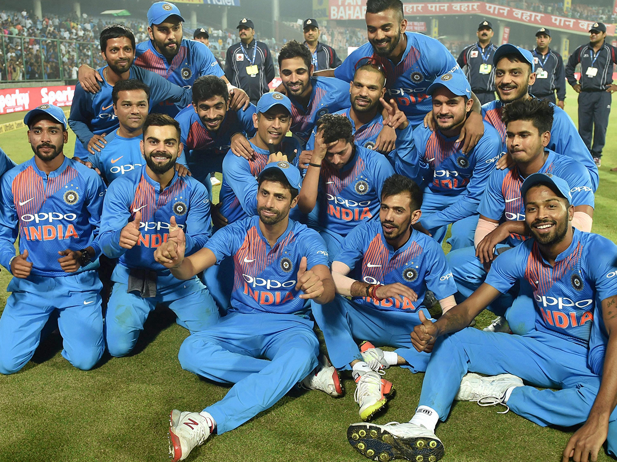 टीम इंडियाचा आशिष नेहराला विजयी निरोप! | Team India's Ashish Nehra wins ...