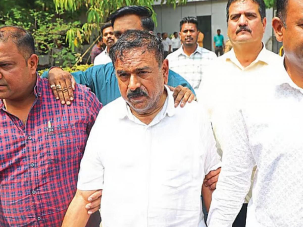 Ashok Kharat Case: तीन आयपीएस अधिकारी नाशकात हॉटेलमध्ये बसून खरातला ...