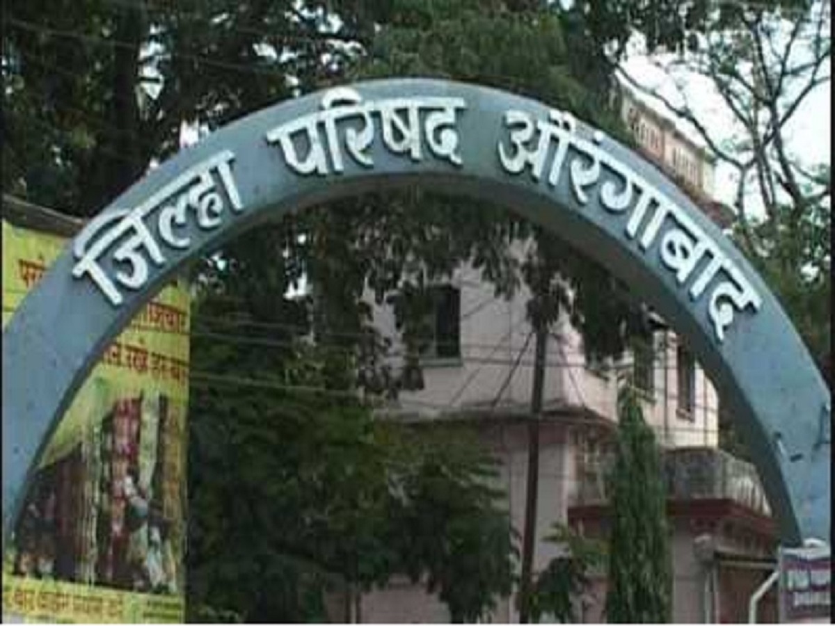 शिक्षण आयुक्तांच्या दौऱ्याचा धसका; जिल्हा परिषदेत अधिकारी, कर्मचारी ...