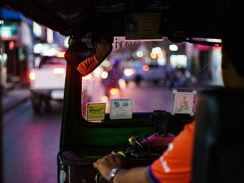 पुण्यात रिक्षाचालकांचा रात्रीस खेळ चाले; रेल्वे, बसस्थानकावर प्रवाशांची ...