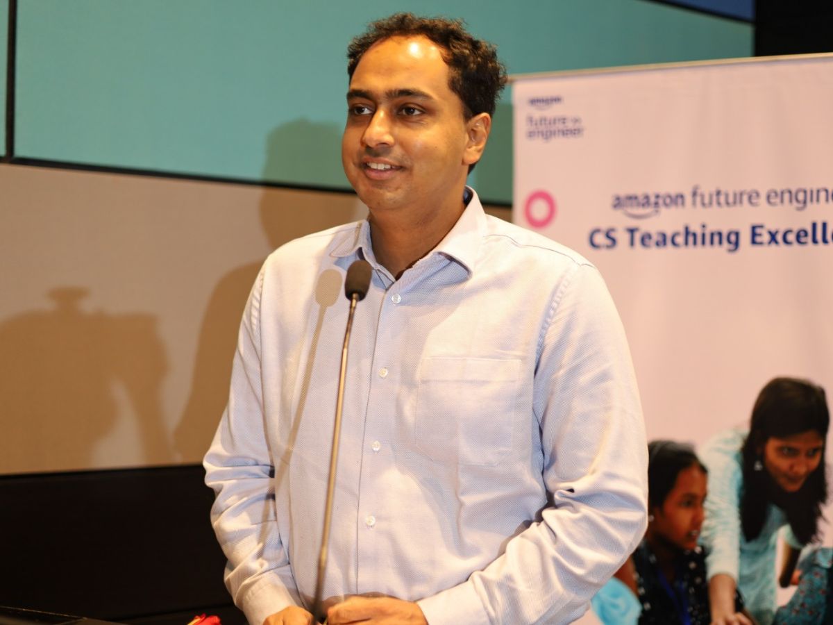 आयुष प्रसाद जळगावचे नवे जिल्हाधिकारी; अमन मित्तल यांची अवघ्या दहा महिन्यात बदली Jalgaon Marathi ...