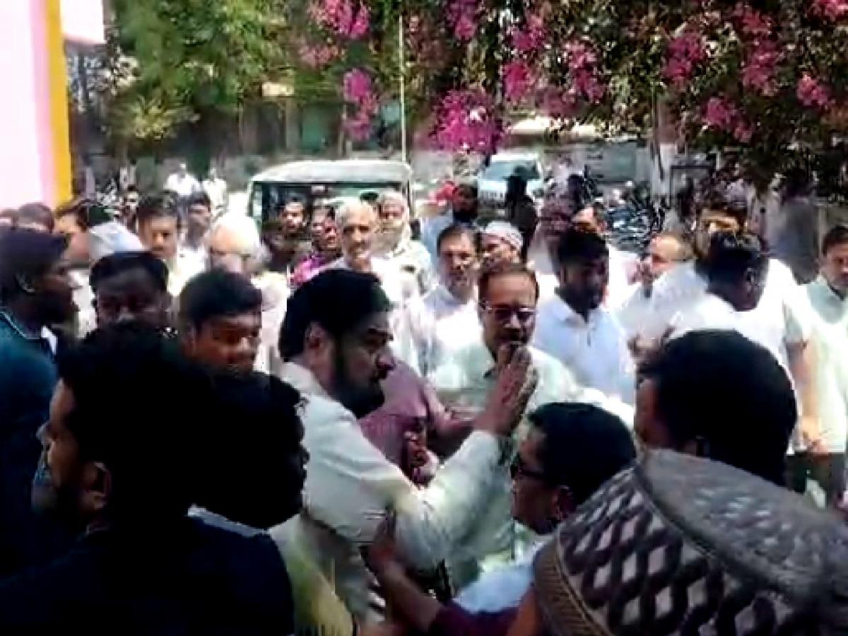 पाथरीत राडा! माजी आमदार बाबाजानी दुर्राणी यांची शिंदेसेनेच्या ...