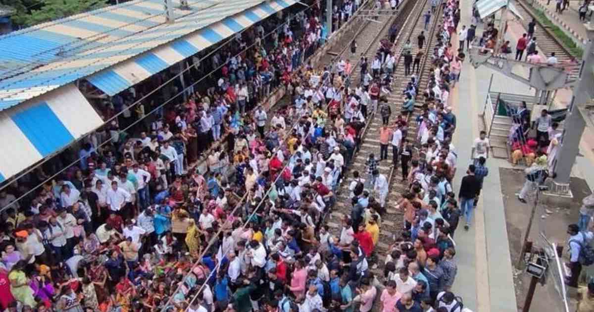 बदलापूर प्रकरणाच्या तपासासाठी SIT स्थापन; गृहमंत्री देवेंद्र फडणवीसांचे ...