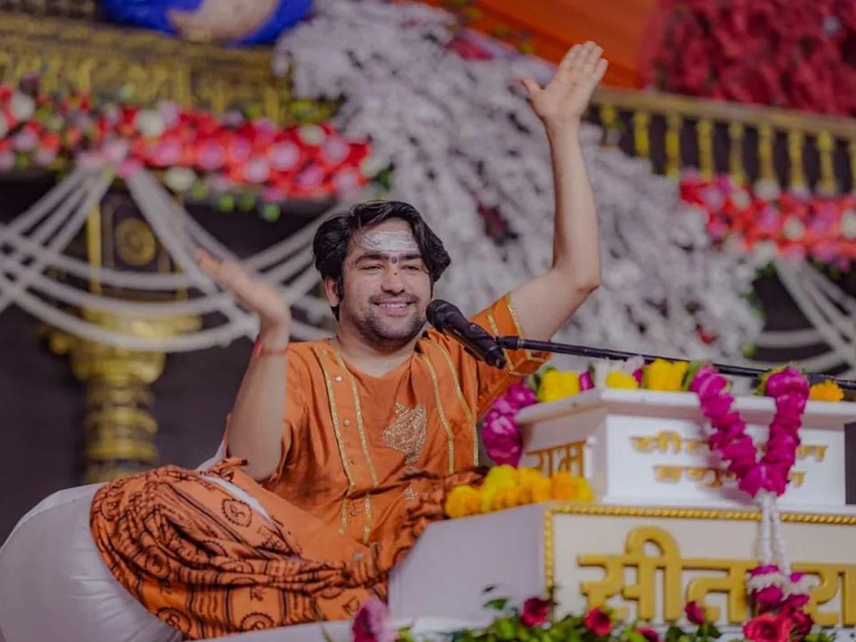 "३० तारखेला निघून जाईन, मग म्हणू नका बाबा पळून गेला"; बागेश्वर बाबा ...