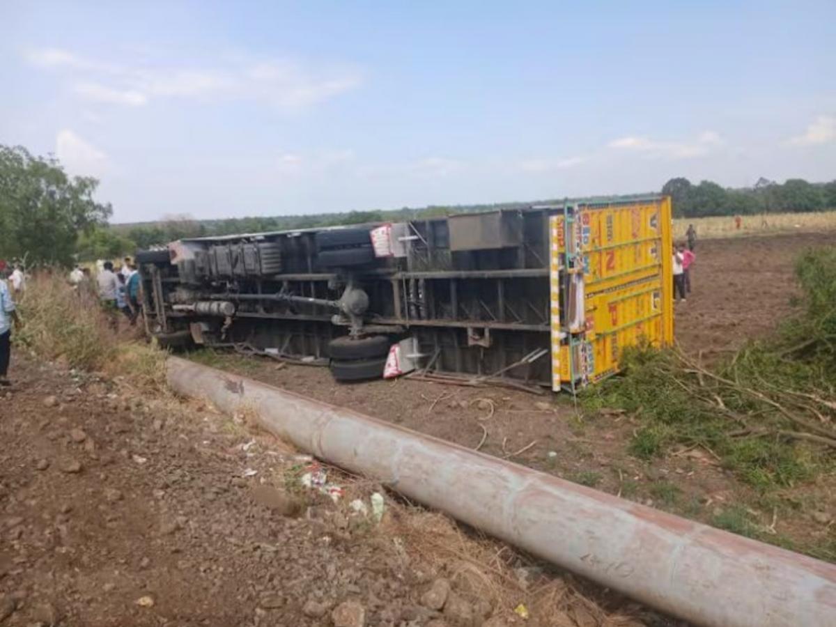 दारूच्या नशेत बेभान कंटेनर चालकाने वाहनांसह २० नागरिकांना उडविले ...