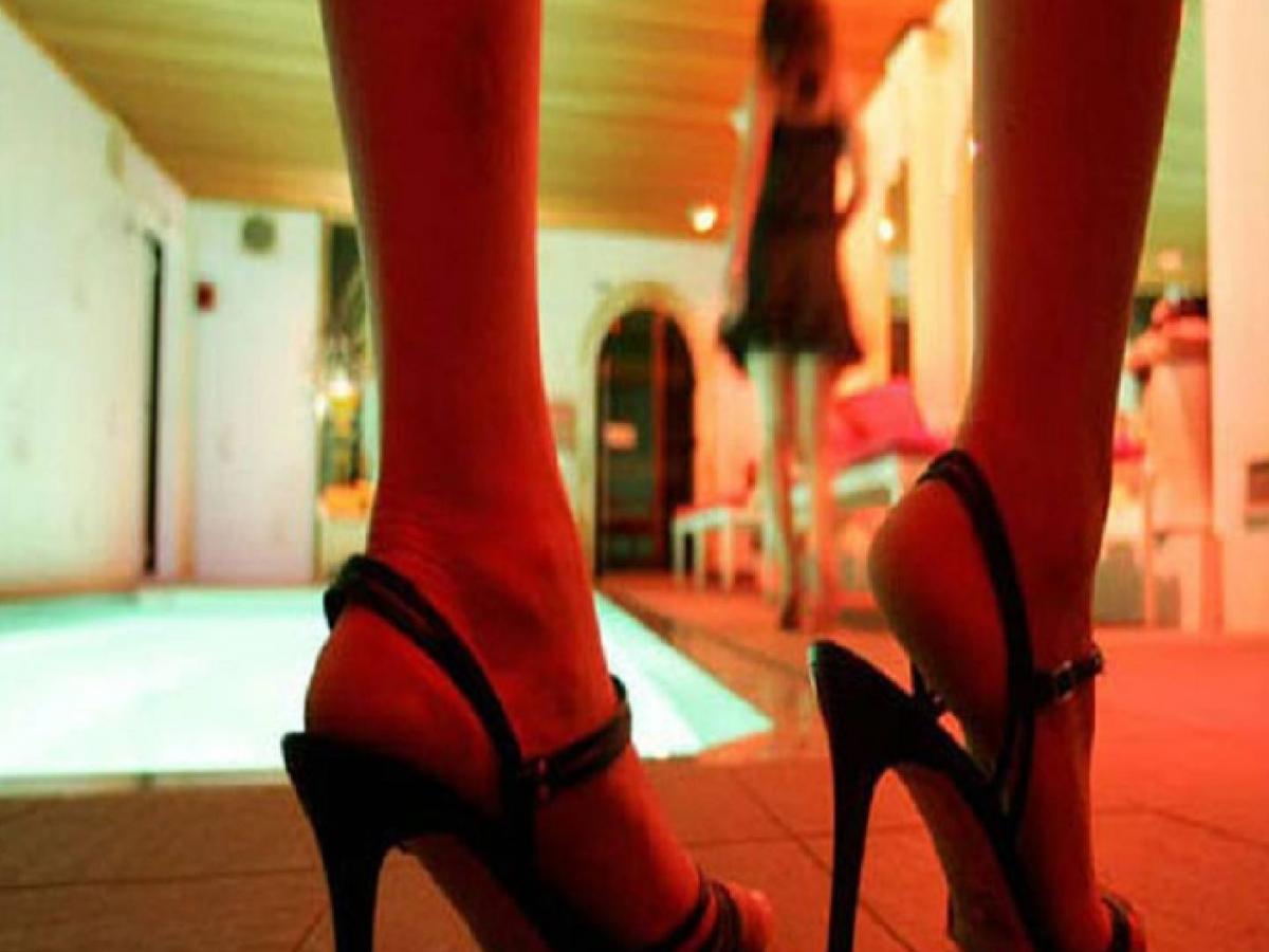 बीडमध्ये कुंटणखाण्यावर छापा; झारखंड, पश्चिम बंगाल, मुंबईच्या आठ महिलांची सुटका Beed Marathi News ...