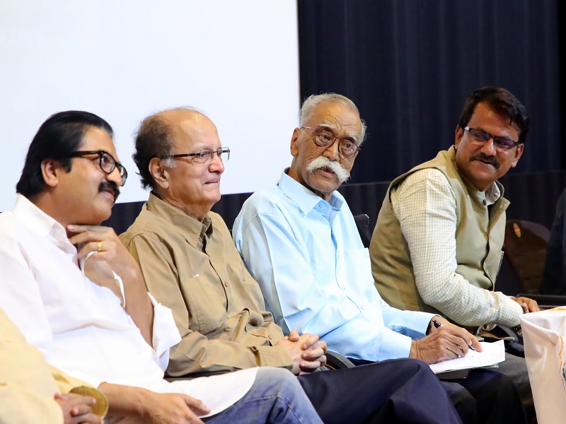 महात्मा गांधी ही मोठी परिसंस्था, मी स्वत:ला गांधीवादी समजतो : डाॅ ...