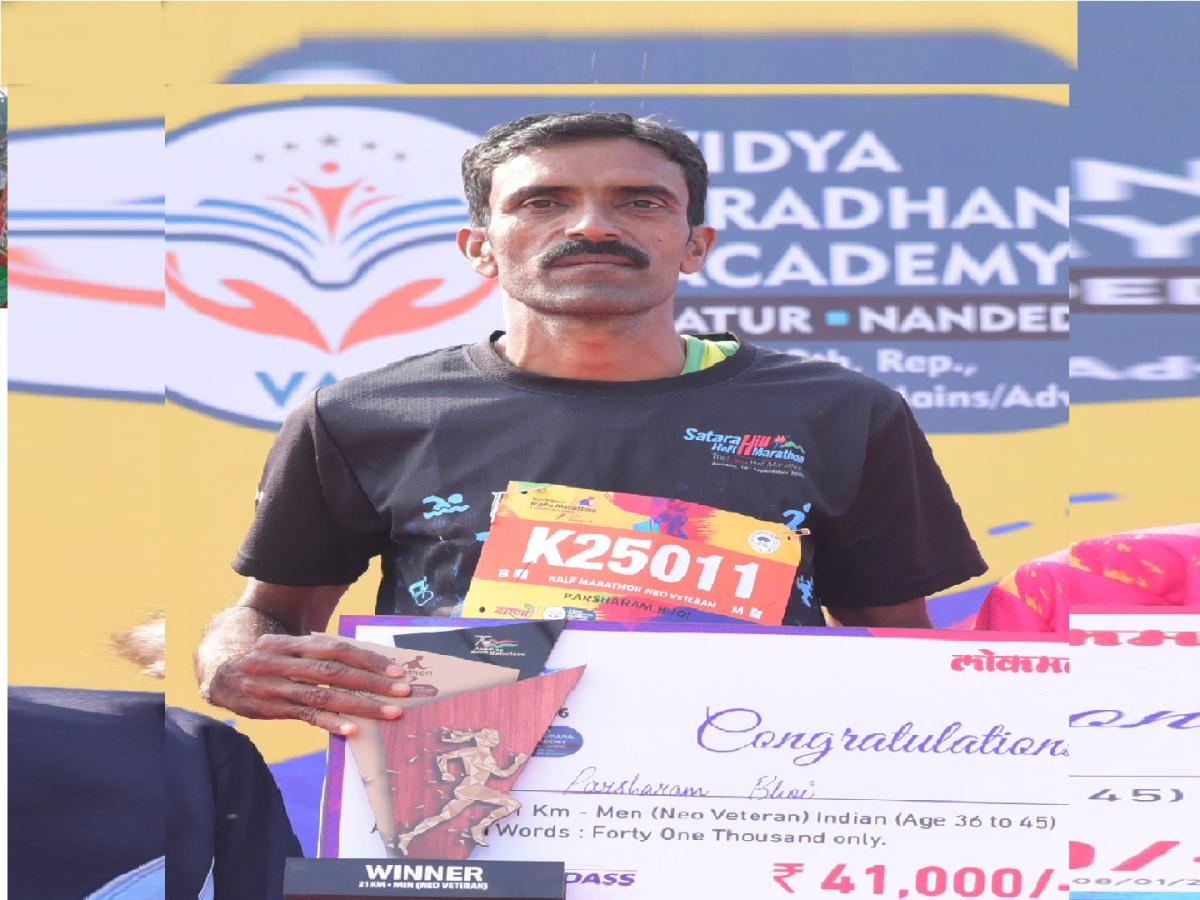 lokmat marathon2023: अनवाणी धावणारा परशराम ठरला हिरो, परिस्थिती बेताची ...