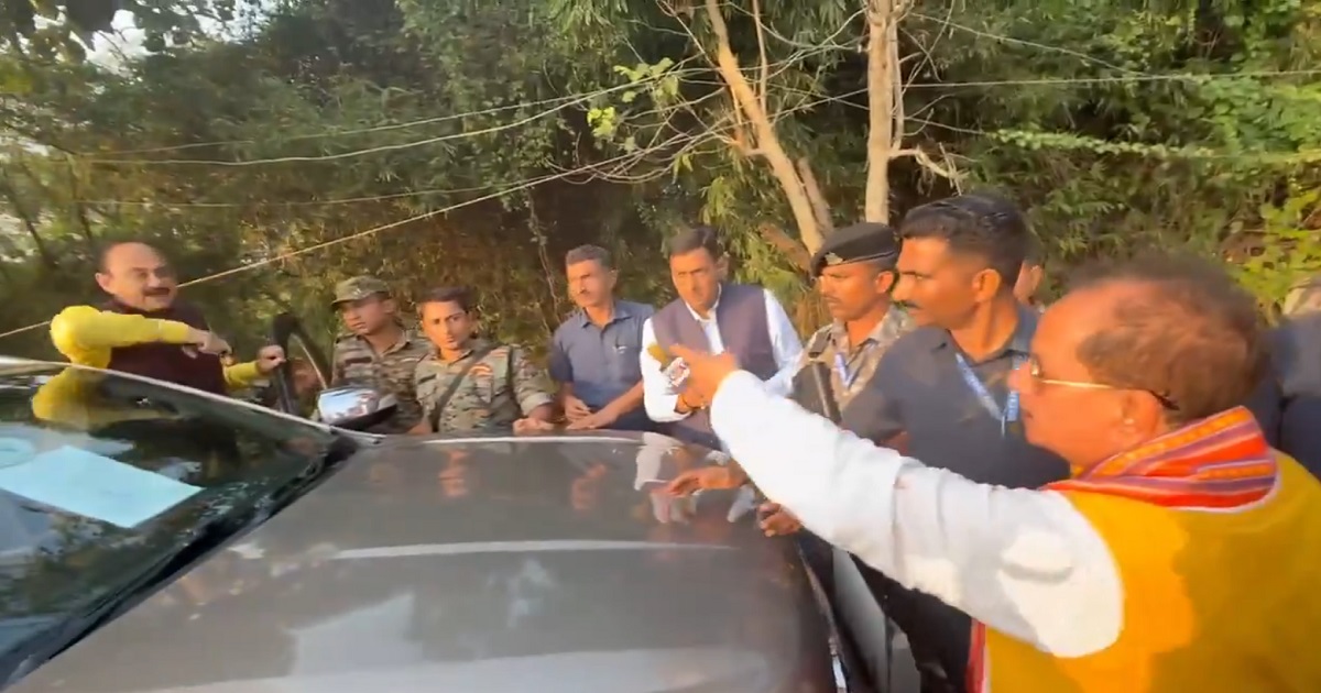 Video: ऑन कॅमेरा उपमुख्यमंत्री अन् आमदारात खडाजंगी; एकमेकांवर वाहिली ...